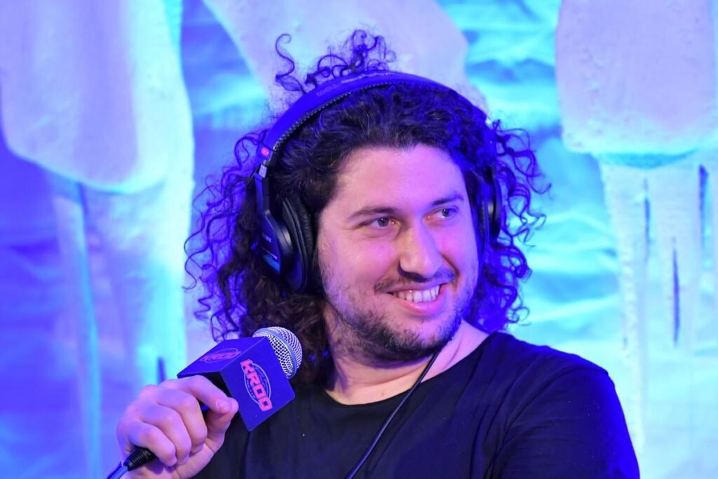 How Foo Fighters’ New Drummer Made Rock History — Twice – Faces of Rock